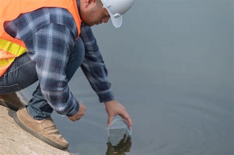 Premium Photo Environmental Engineers Inspect Water Qualitybring