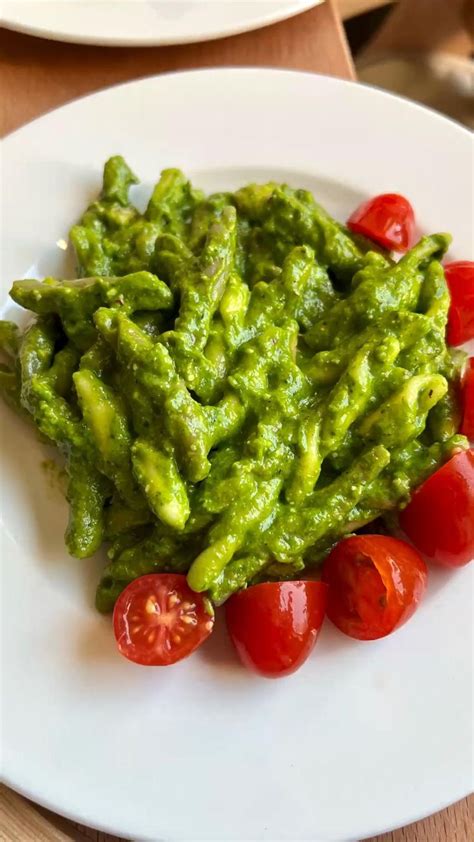 Makaron Z Pesto Ze Szpinakiem I Pomidorkami Koktajlowymi