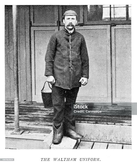 빅토리아 흑백 일러스트 레이 션 그의 제복에 알 수 없는 남성 근로자의 1890 년대에 Waltham 대 수도원 왕 화약 공장