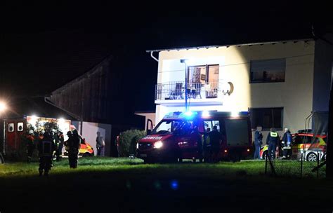 Mann stürzt im Landkreis Mühldorf von Balkon Schwer verletzt
