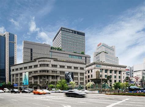 [서울 랜드마크⑥]근대건축물의 상징…91살 명동 신세계백화점 본점 아주경제