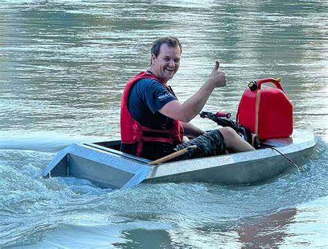 This Tiny Speed Boat Fits Just One Person And Looks Incredibly Fun