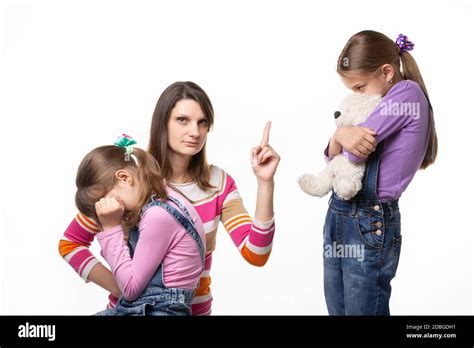 Mom Talks Hard With Her Daughter For Offending Her Sister And Looking
