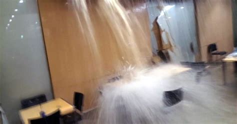 갑작스러운 폭우에 도서관·지하철역 물난리