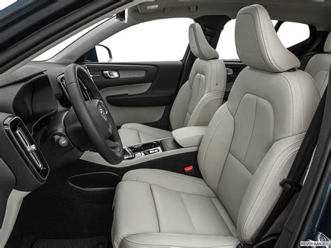 New Volvo Xc40 Photos Prices And Specs In Uae
