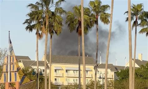 Fire At Disneys Epcot Park In Florida Sends Crowds Fleeing