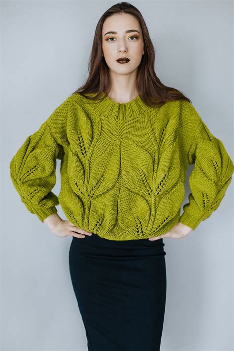 Узор листья спицами схема вяжем модный пуловер с листьями Crochet