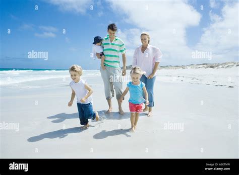 Familias Desnudas En La Playa Telegraph