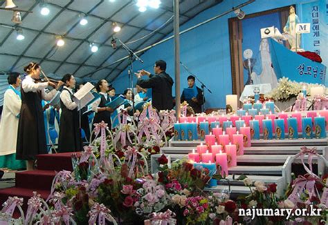 歌 团特别为圣母 唱万福玛利亚