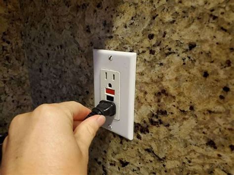 Differences Between Gfci Receptacle And Gfci Circuit Breaker 2024