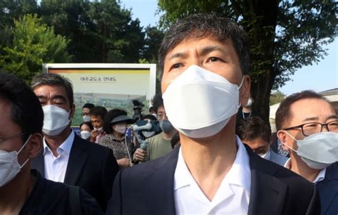 안희정 만기 출소향후 계획 질문에 침묵 한국경제