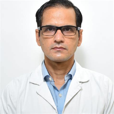 dr parveen yadav robotic thoracic surgery and surgical oncology
