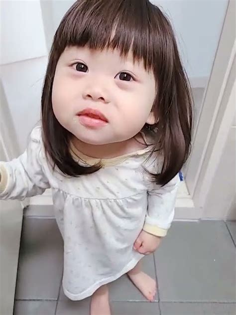 배변훈련 성공후에 스스로 기저귀벗고 새로운 기저귀달라고 요구하는 25개월아기 Youtube