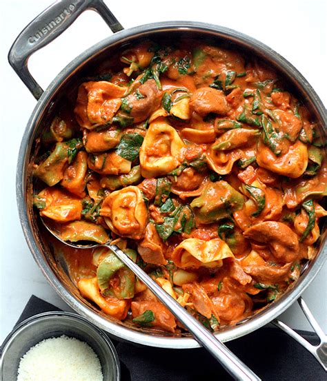 Tortelloni With Tomato Spinach Cream Sauce Heinens Grocery Store