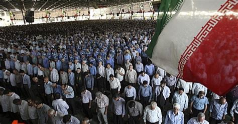 금요 기도하는 이란 이슬람교도들