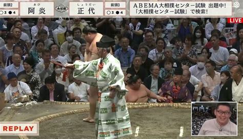 土俵下に落下した力士 悔しい顔を浮かべるも直後に行司を気遣う素振りに反響「ジェントルマン正代」「やさしみ」 大相撲 Abema