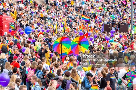 헬싱키 Lgbt 프라이드 퍼레이드 Gay Pride Parade에 대한 스톡 사진 및 기타 이미지 Gay Pride