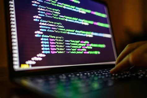 ソフトウェア開発とは？システム開発との違いや開発の流れについて解説 ハイブリッドテクノロジーズ