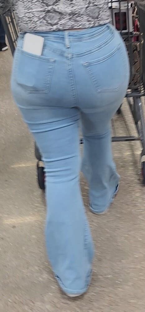 Superb ASSES At Walmart Latina MILFS Spandex Leggings Yoga Pants