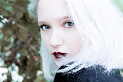 Premium Photo Close Up Portrait Of Beautiful Woman With Dyed Hair