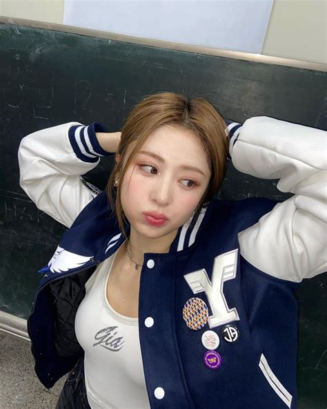 [잡담] 헐 허윤진 Yes 연대 과잠💙 인스타 업뎃함 인스티즈 Instiz 연예 카테고리