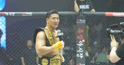 김태인 ROAD FC 초대 헤비급 챔피언 등극 日 타이세이에 TKO 승