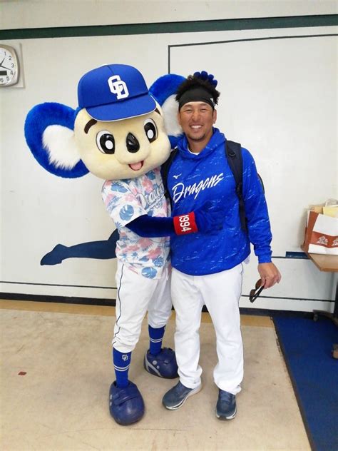 中島宏之（ナカジ）＜中日ドラゴンズでの広報活動①＞＠ドアラオフィシャルブログ【2人で記念撮影】 中島宏之2000本安打～ナカジ2000本