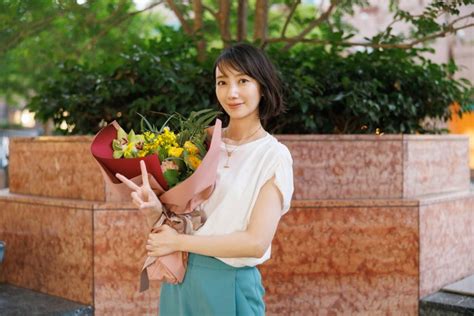 波瑠「こっち向いてよ向井くん」撮了 赤楚衛二からのサプライズに驚き Thenews（ザ・ニュース）