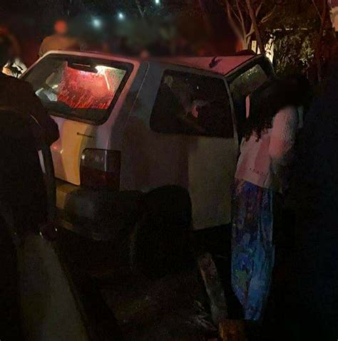 Quatro pessoas ficam feridas após carro colidir contra árvore em Paraíba do Sul Sul do Rio e