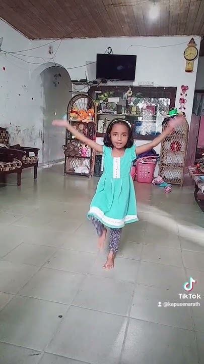 පෙර පාසල් දැරියකගෙන් ලස්සන නර්තනයක් Youtube