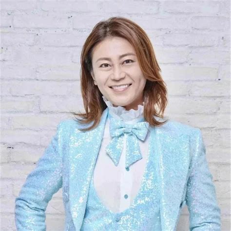 きよし君の氷川きよしの昭和の歌謡史がコロムビアさんのネット通販のほうでまだ予約が始まっていません発売日の日がまだ早いからかな始まったら絶対に