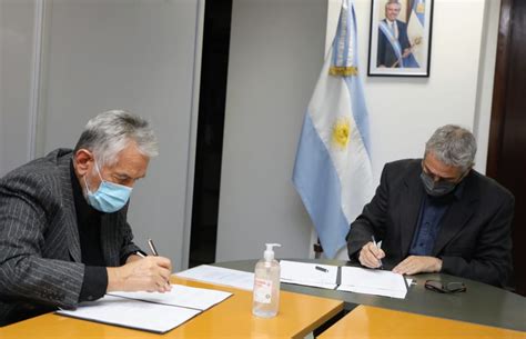 El gobernador firmó una serie de convenios para avanzar en la