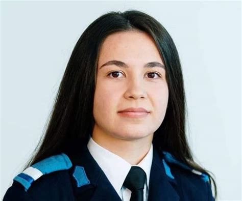 Foto Andreea Muntean Absolventă A Colegiului Militar Din Alba Iulia Admisă Prima La