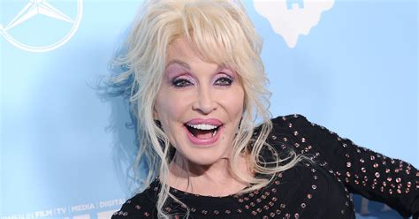 Dolly Parton Wins The Internet With A Jolene Meme For The Ages Huffpost