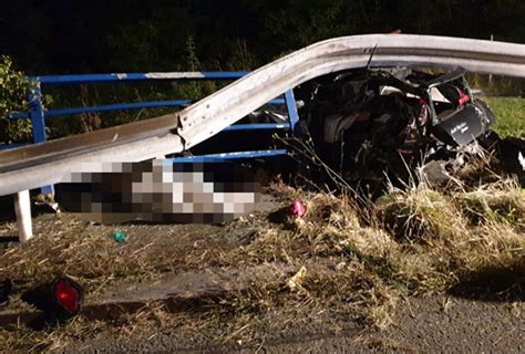 Stravična saobraćajna nesreća na auto putu Dvoje teško povrijeđeno jedno lice poginulo
