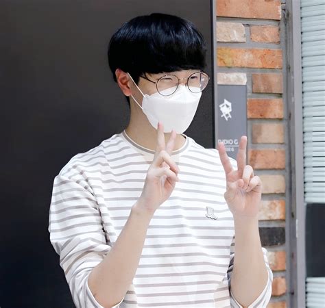 Zest on Twitter 아 지인분이 명재 사진 보더니 명재 모 훌게분 닮았다고 하셔서 봤는데 진짜 닮음 https