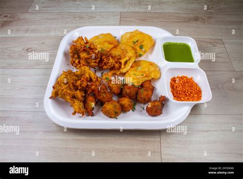 Mix Pyaz Or Kanda Aloo Or Batata And Moong Bhaji Or Pakoda Indian