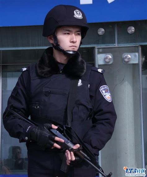 实拍南京火车站暴帅警察 武汉时政图片新闻中心长江网cjncn