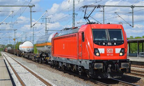 DB Cargo AG D mit NVR Nummer D DB und gemischtem Güterzug am