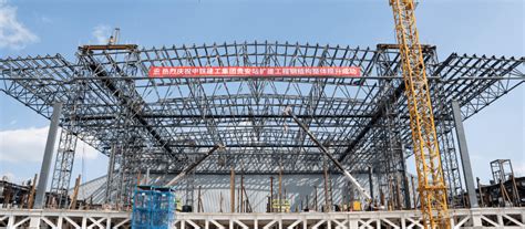 历时6小时，550吨“大家伙”提升176米！贵安高铁站扩建工程顺利完成施工作业桁架