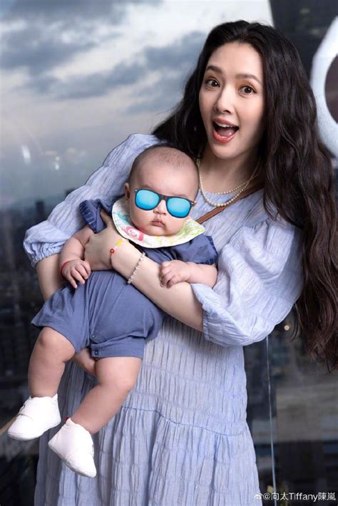 向太晒郭碧婷二胎百日宴合照 全家人合影向佐缺席新浪图片
