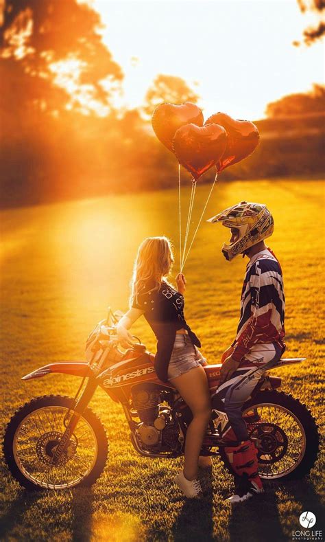Pré wedding noivos Trilheiro Ensaio moto Casal apaixonado 230 mx Por do