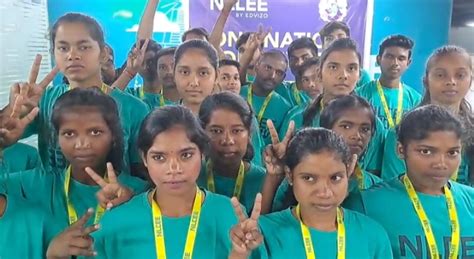 पटना गावँ के गरीब बच्चे जिनके पिता किसान है या मजदूरी करते है वैसे