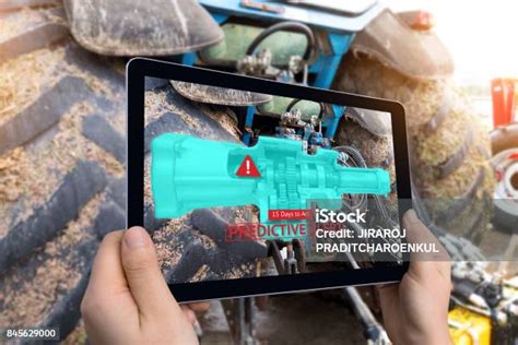 산업 40 증강 현실 기술 스마트 농업 및 농장 개념 아칸소 유지 관리 응용 프로그램 및 검사에 대 한 예측 경고와 함께 손을 잡고 태블릿 스마트 시스템의 일부를 파괴