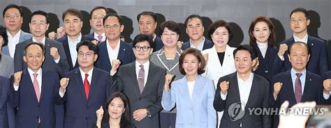 파이팅 하는 나경원 원희룡 윤상현 한동훈 연합뉴스