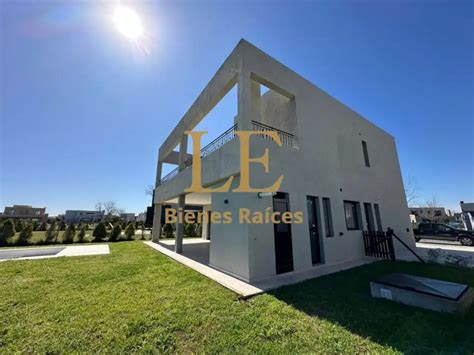 Venta Casa A Estrenar 4 Dormitorios 225m2 4 Cocheras Haras Santa