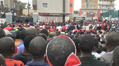 Dr Kizza Besigye At Nup Offices Makerere Kavule With Bobi Wine Youtube