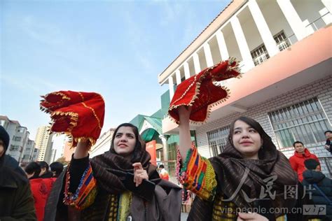河北邯郸：外国留学生体验春节民俗 人民图片网