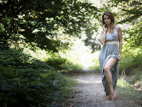 Download Wallpaper Look Nature Face Model Dress Leg Saula