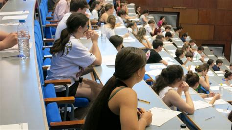 detenidos y investigados por comprar títulos universitarios